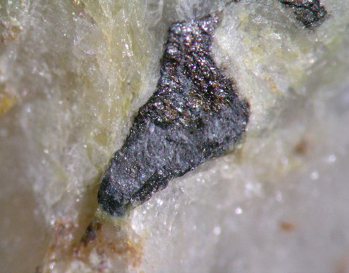 Zavaritskite: Mineral information, data and localities.