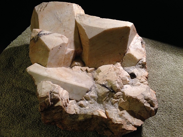 K Feldspar, Albite, Quartz, Biotite