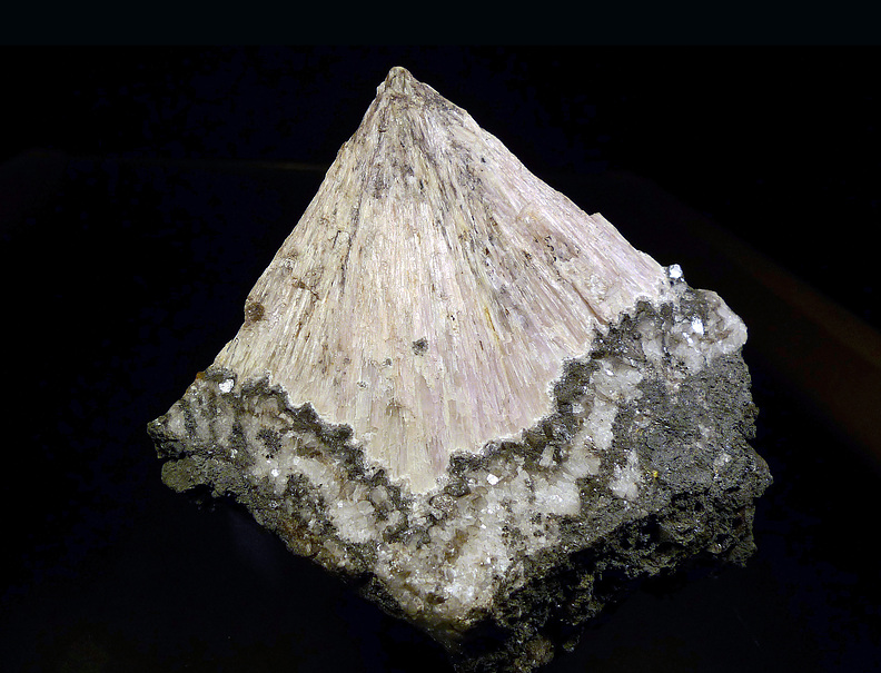 Mendipite: Mineral information, data and localities.