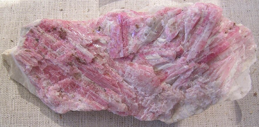 Clinothulite: Mineral information, data and localities.
