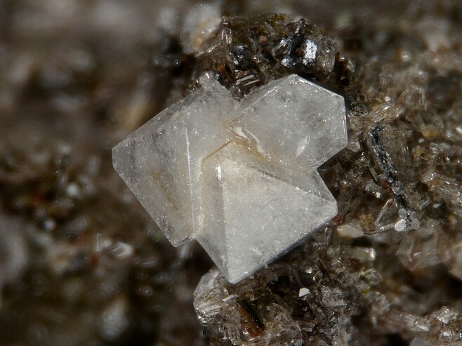 Cristobalite: Mineral information, data and localities.