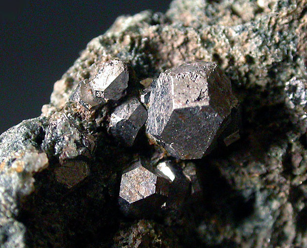 Linnaeite: Mineral information, data and localities.