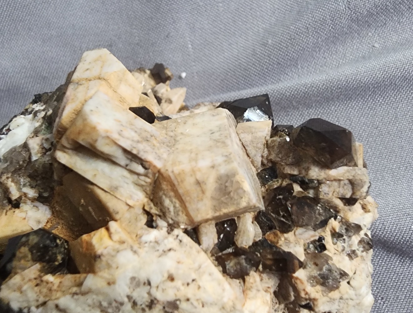 General : Microcline Twinning?