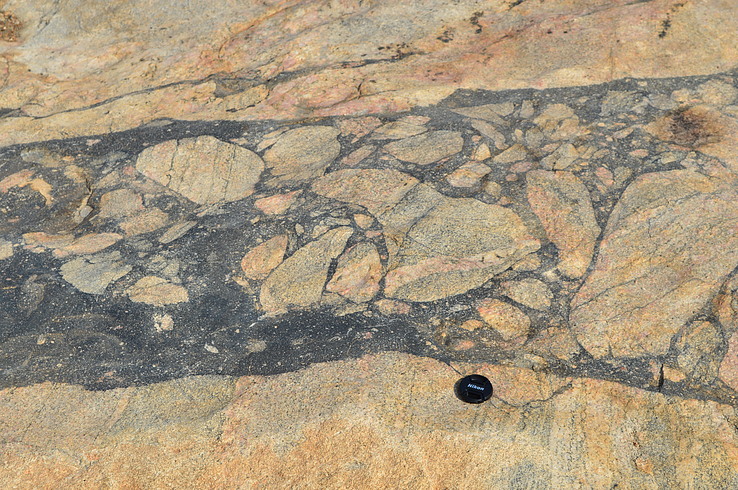 Cataclasite: Mineral information, data and localities.