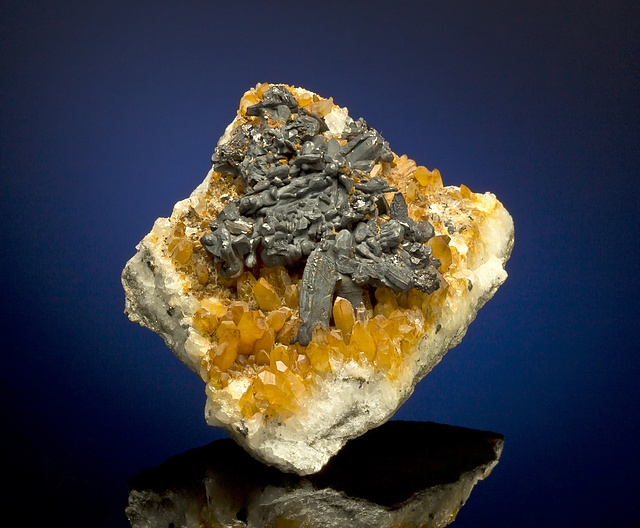 Hessite, Quartz