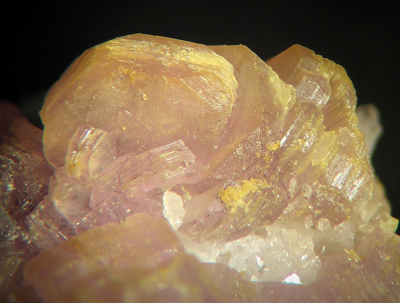 Coquimbite: Mineral information, data and localities.