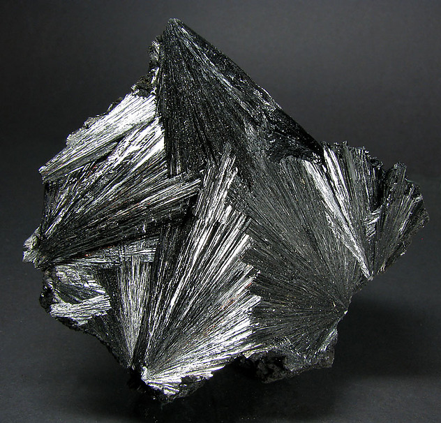 Pyrolusite: Mineral information, data and localities.