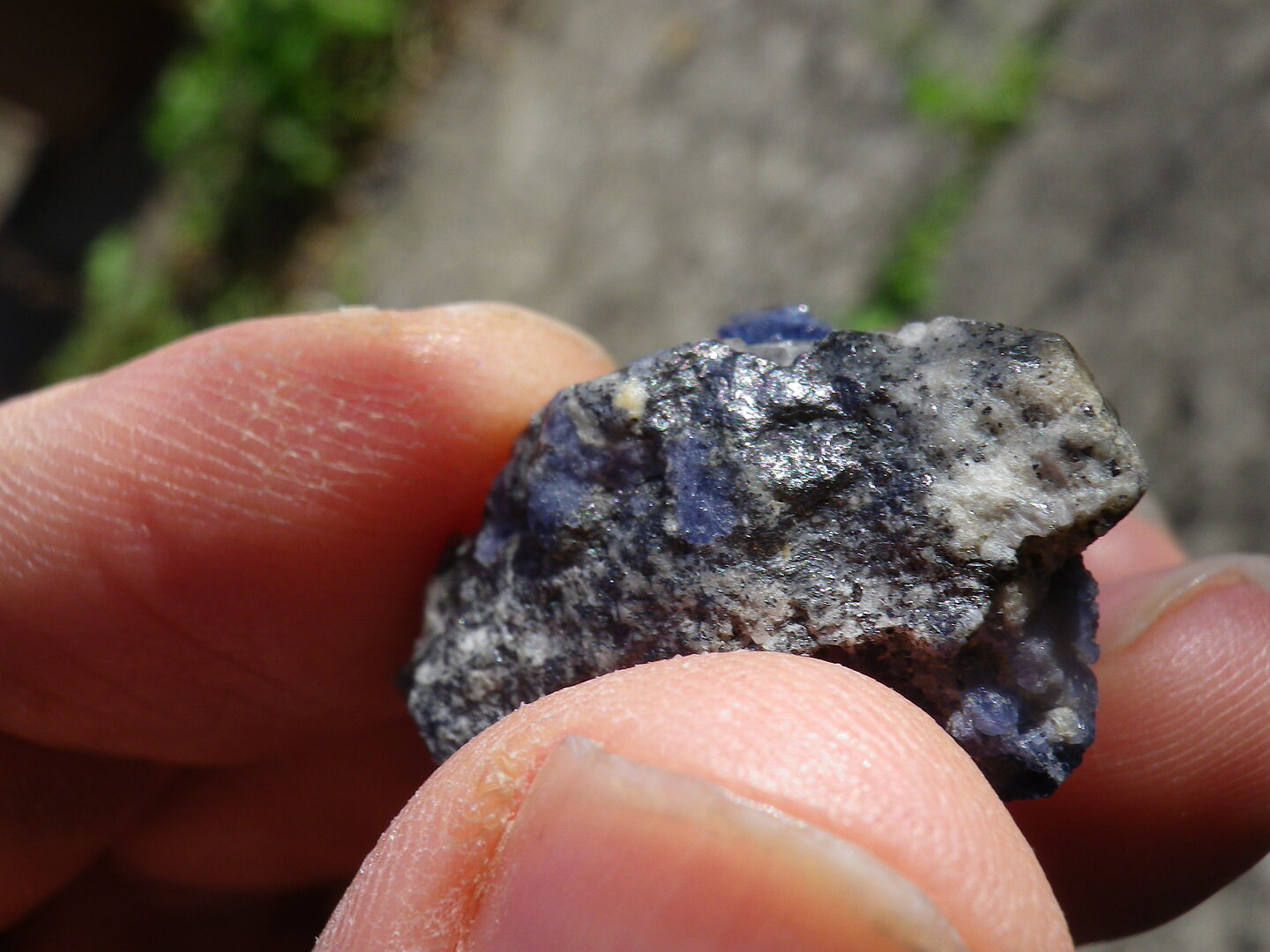 Identity Help : Blue spinel with graphite from Afghanistan, but where?
