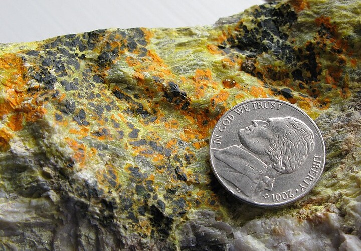 Gummite: Mineral information, data and localities.