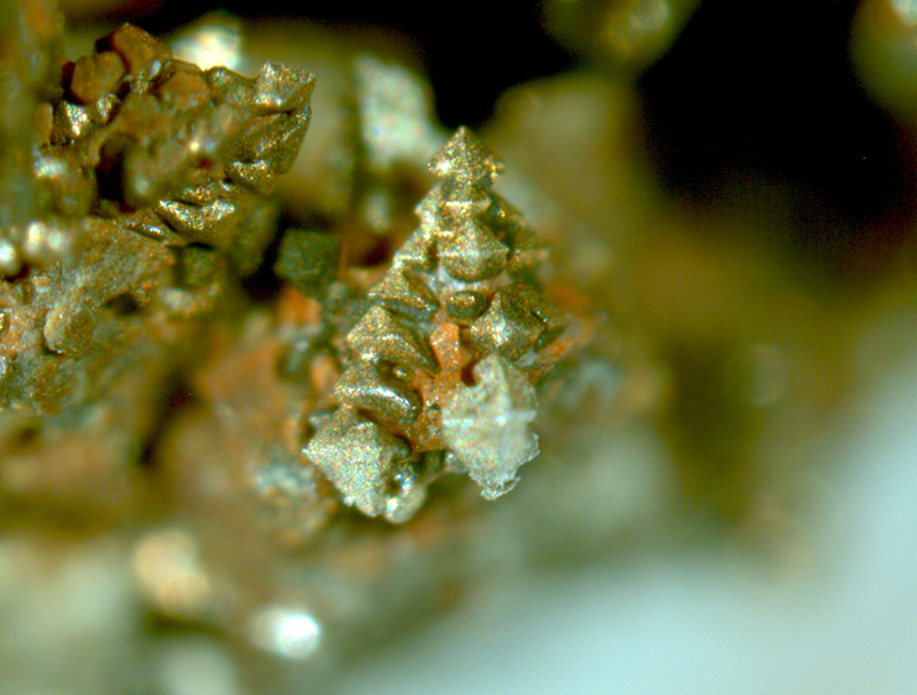 Mineralogical Classification : Spinel twinning in silver