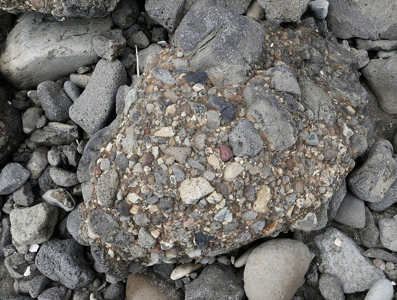 Volcaniclastic-sedimentary-rock: Mineral information, data and localities.