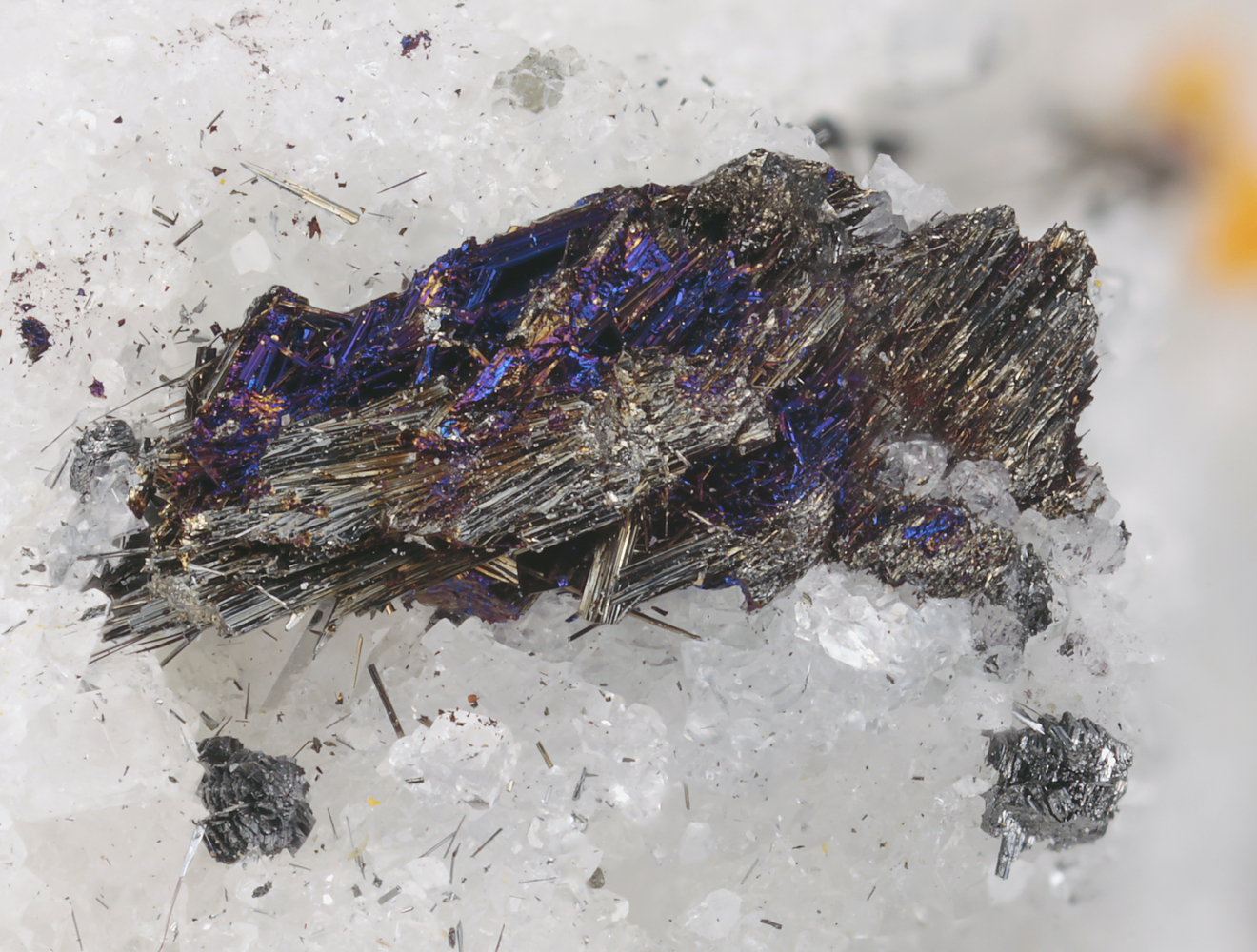 Improving Mindat.org : Striated jordanite