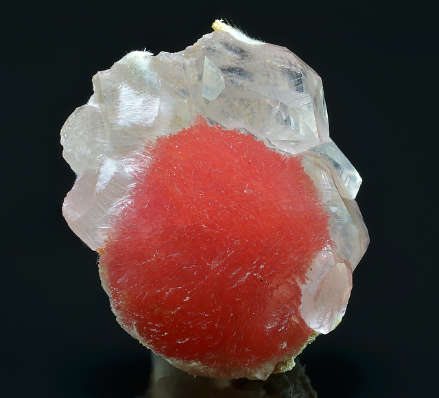 Inesite, Calcite