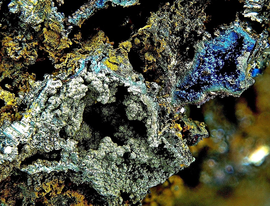 Gossan: Mineral information, data and localities.