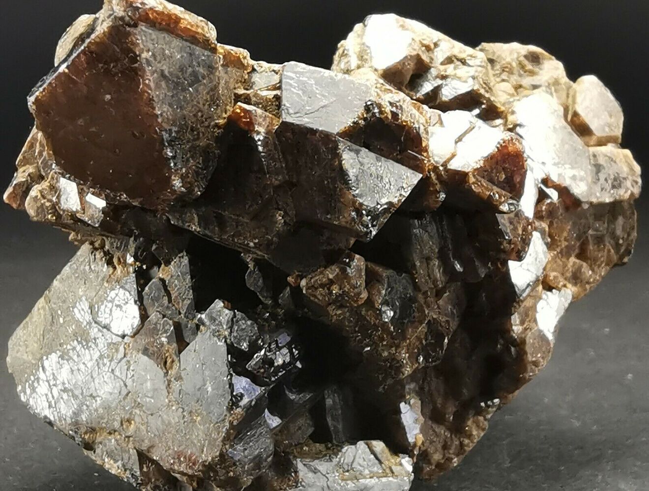 General : What is the cause of the dark brown colour of these spinel ...