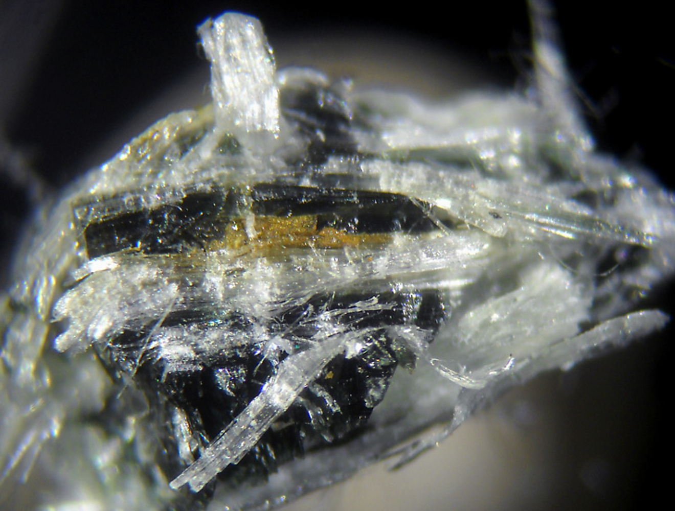 Chesterite: Mineral information, data and localities.