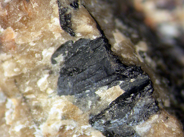 Allanite-(Y): Mineral information, data and localities.