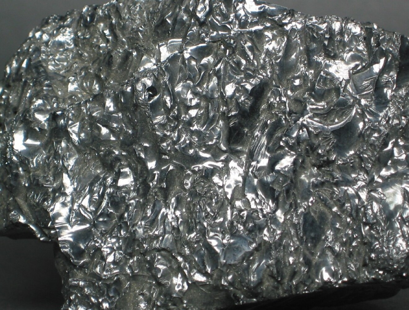 Albertite: Mineral information, data and localities.