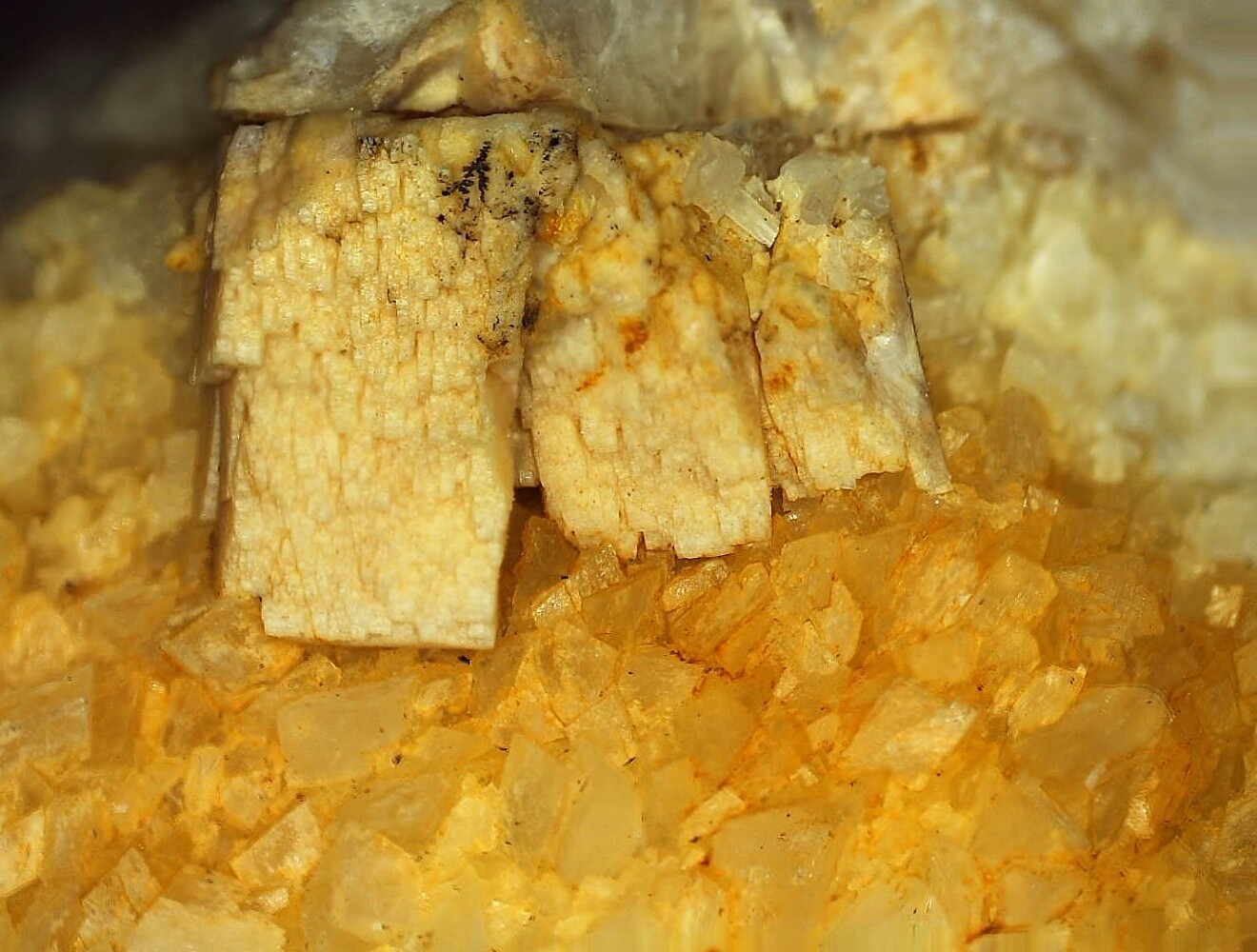 Chesterlite: Mineral information, data and localities.