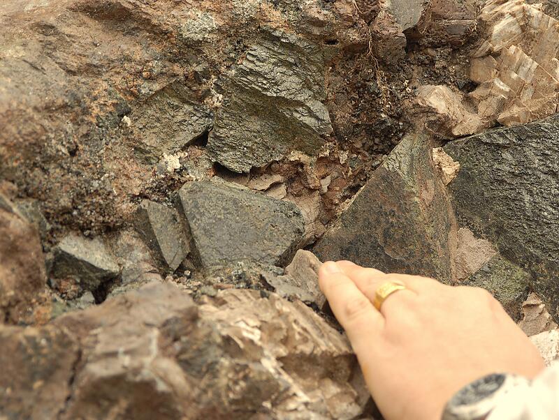 Large Gahnite crystal. TGMS Show Tucson 2008