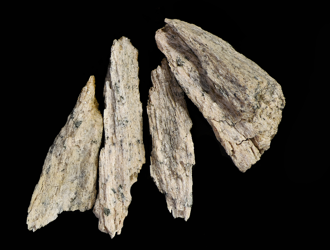 Spadaite: Mineral information, data and localities.