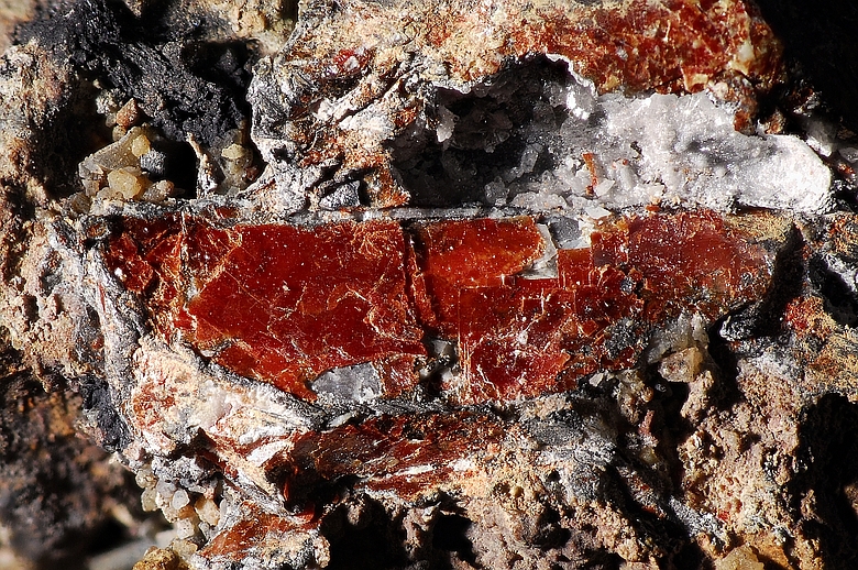 Litharge: Mineral information, data and localities.