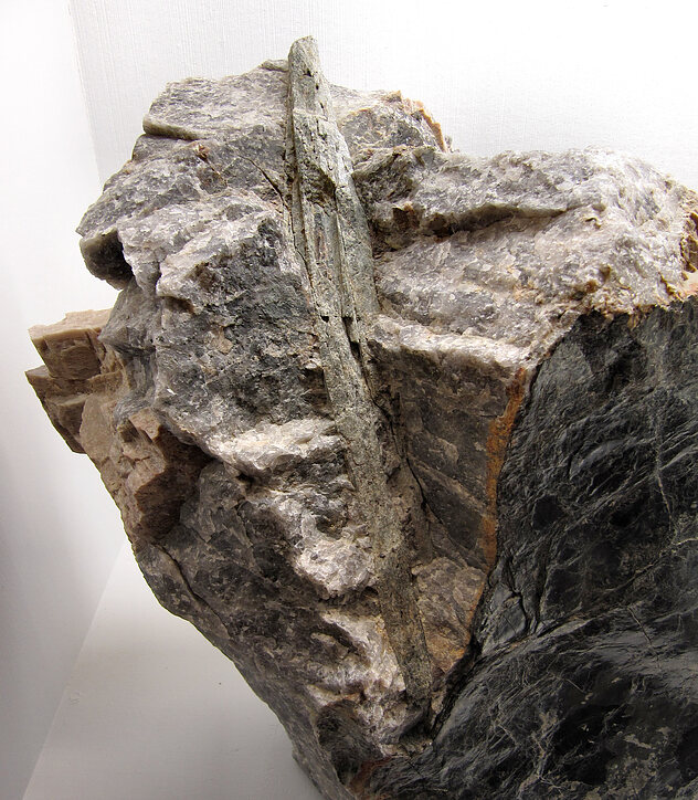 Thortveitite: Mineral information, data and localities.