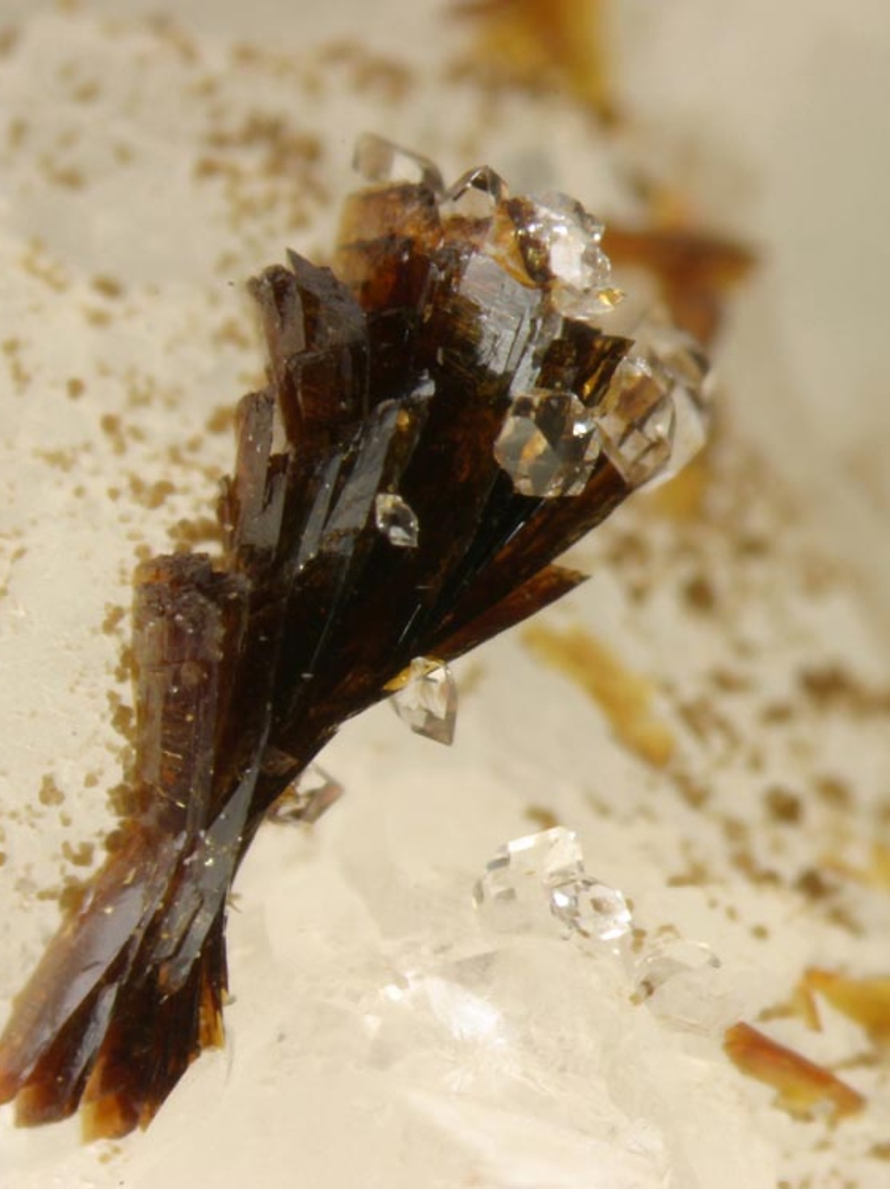 Hubeite, Fluorapophyllite-(K)