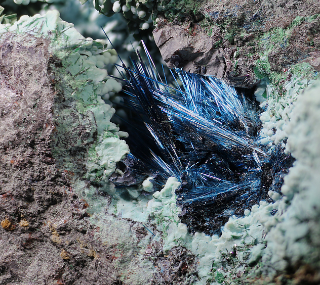 Connellite: Mineral information, data and localities.