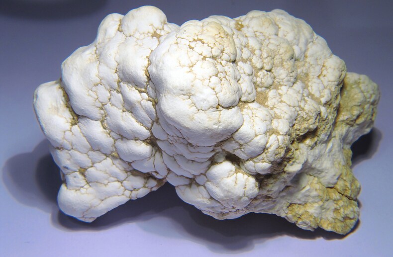 Aluminite: Mineral information, data and localities.