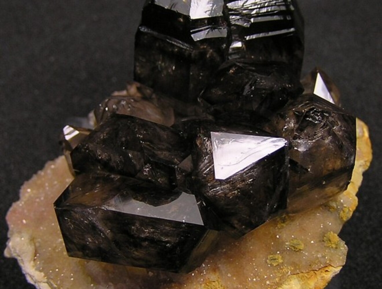 mindat.org - Quartz, Australia