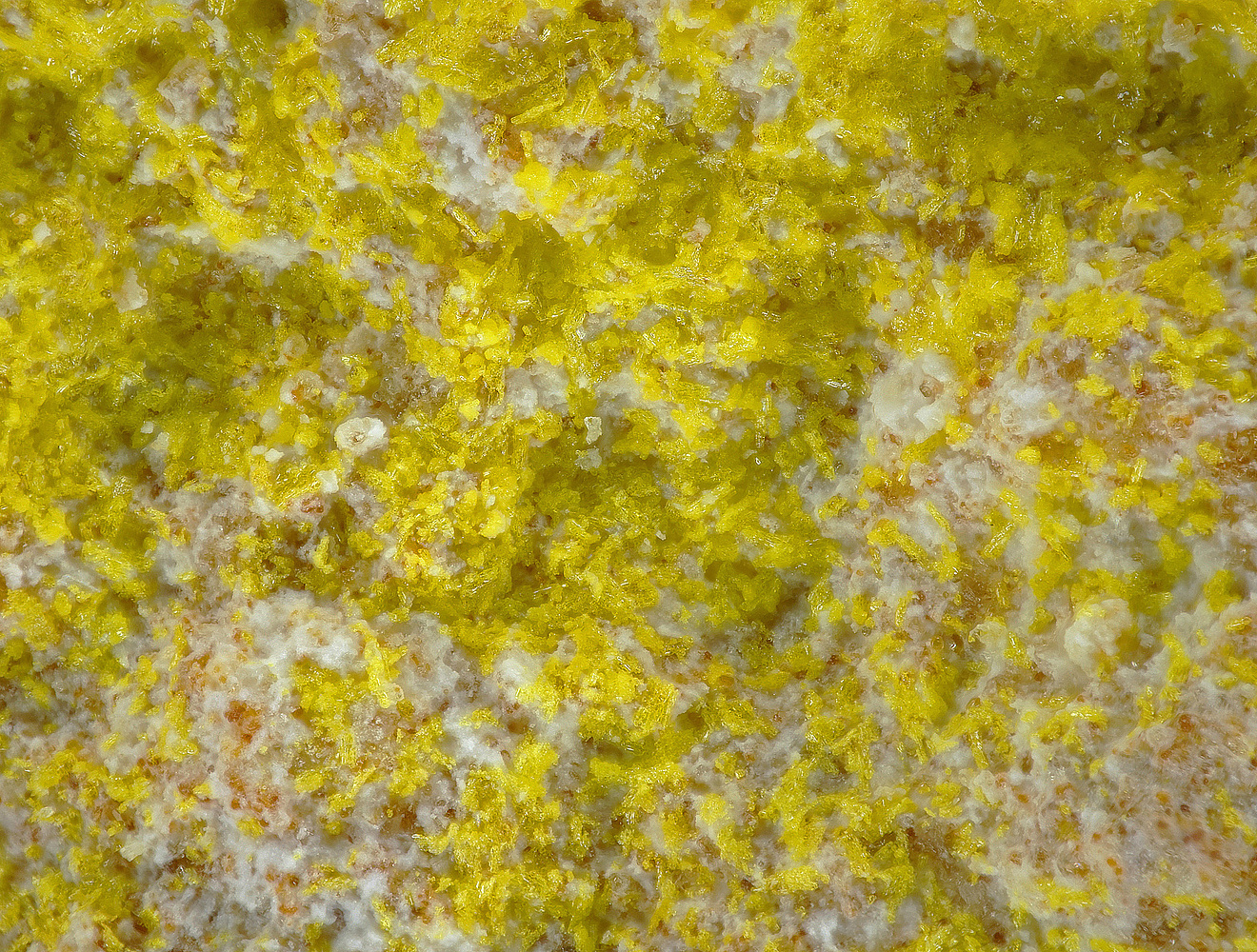 Chromatite: Mineral information, data and localities.