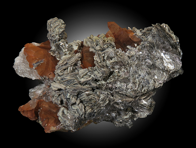 Zinnwaldite, Quartz
