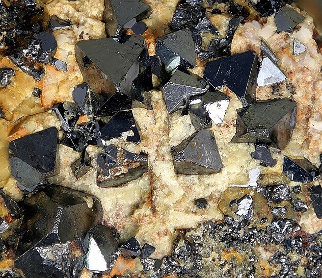 Titanium-bearing Magnetite: Mineral information, data and localities.