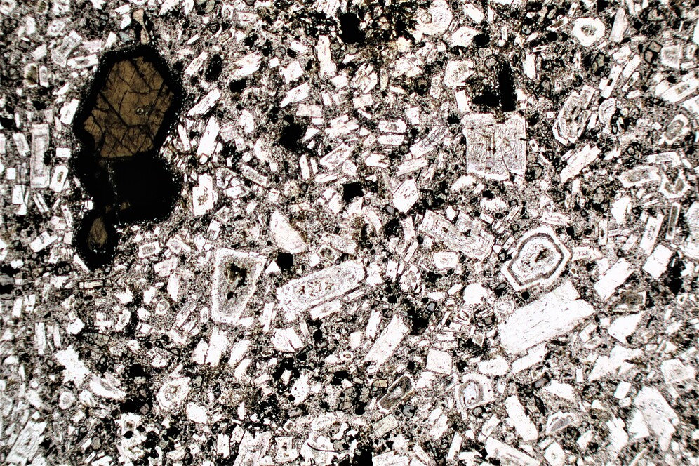 Andesite-basalt: Mineral information, data and localities.