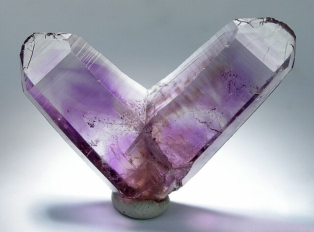 Quartz (Var: Amethyst)