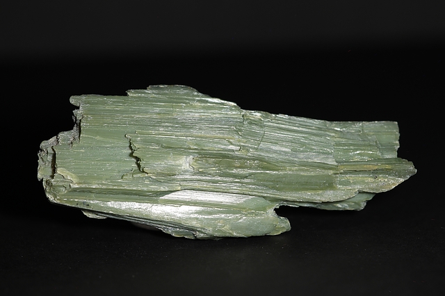 Serpentine Subgroup (Var: Picrolite)