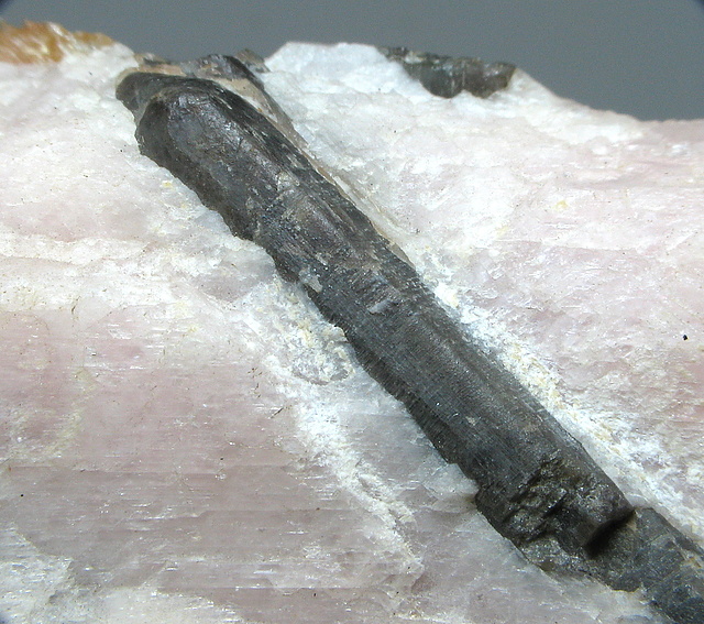 Tephroite: Mineral information, data and localities.