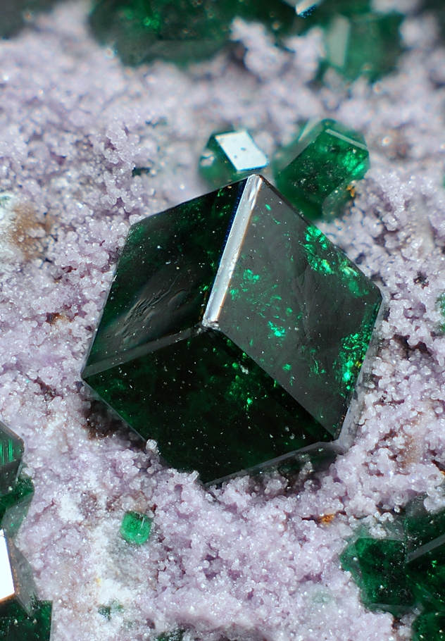 Uvarovite: Mineral information, data and localities.