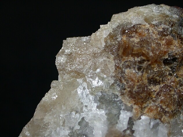 Sinhalite: Mineral information, data and localities.