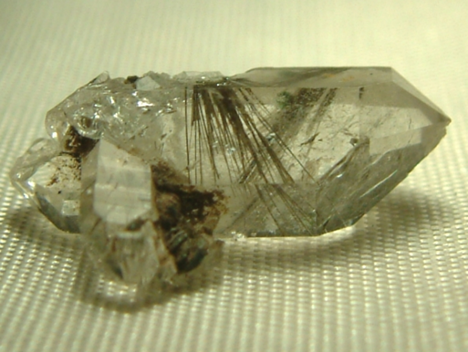 Allanite-(Ce), Quartz