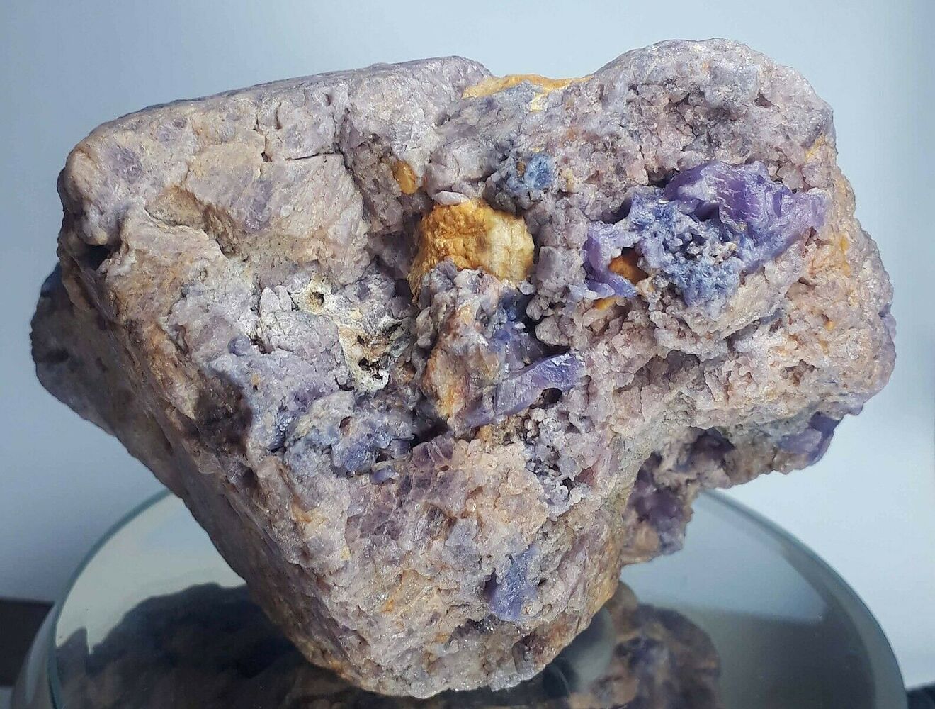 General : Spinel & corundum, is this a partial pseudomorph?