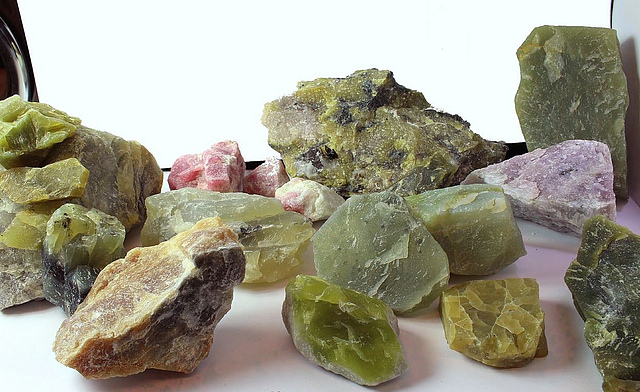 Lizardite, Dolomite, Calcite, Titanite