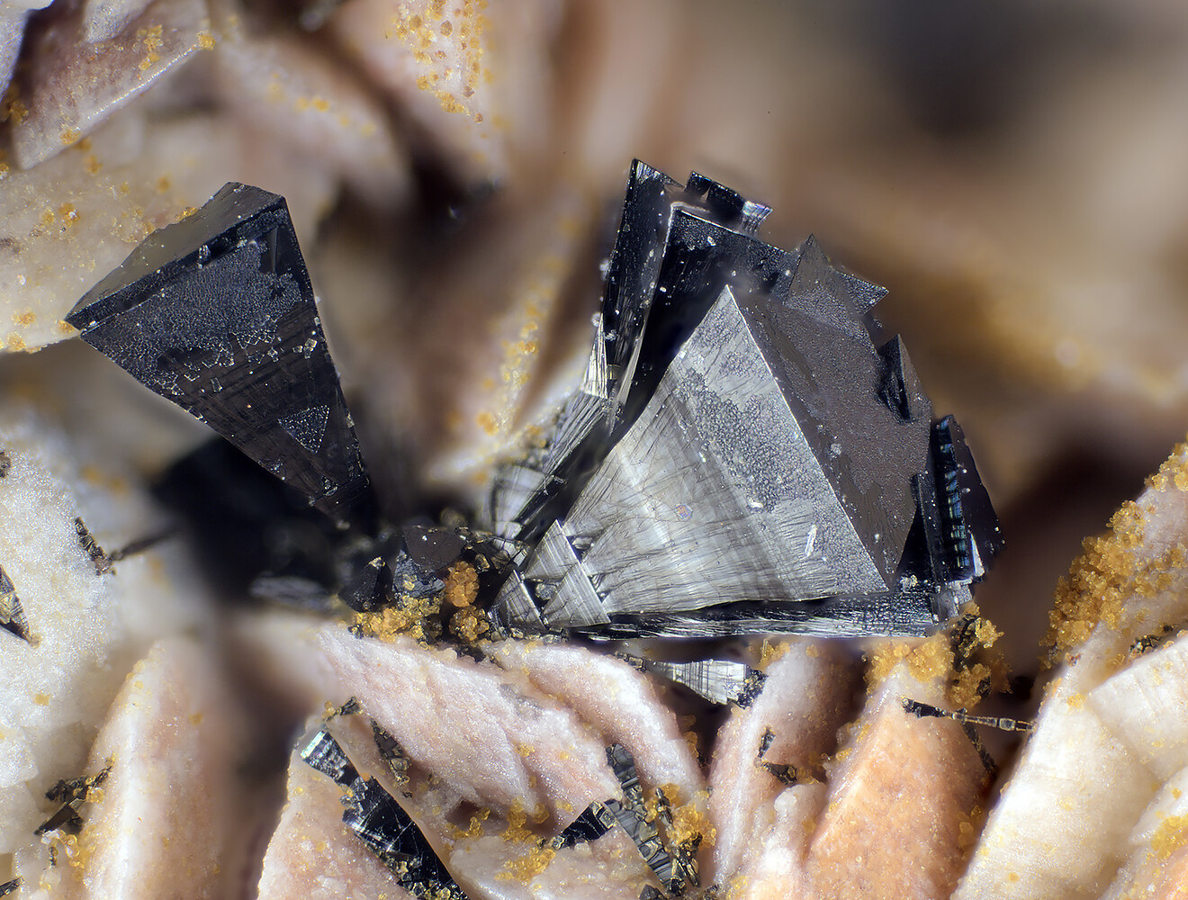 Cronstedtite: Mineral information, data and localities.