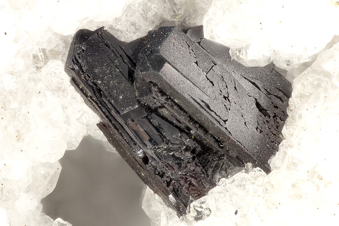 Wakefieldite-(Ce): Mineral information, data and localities.