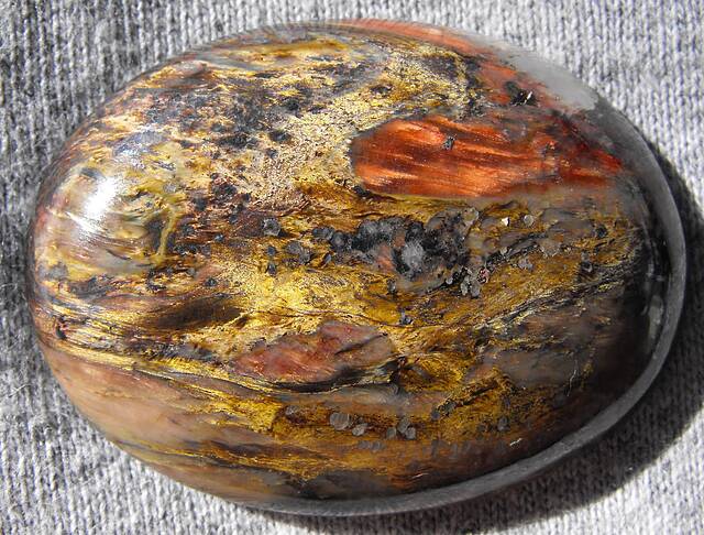 Chalcedony (Var: Binghamite)
