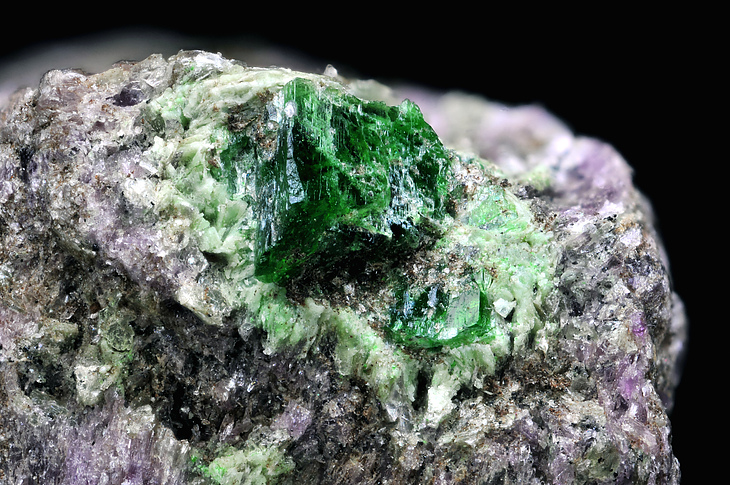 Pargasite Root Name Group: Mineral information, data and localities.