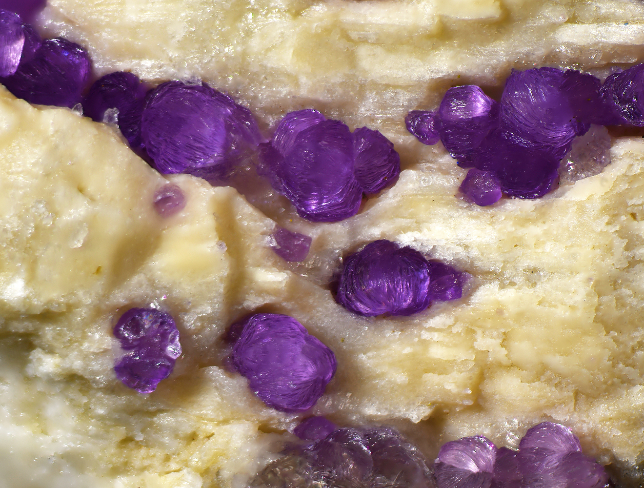 Cookeite: Mineral information, data and localities.