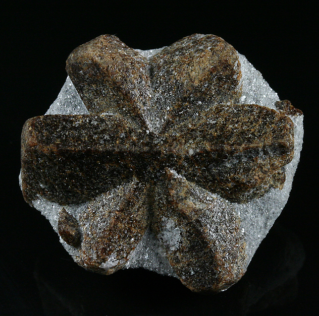Staurolite: Mineral information, data and localities.