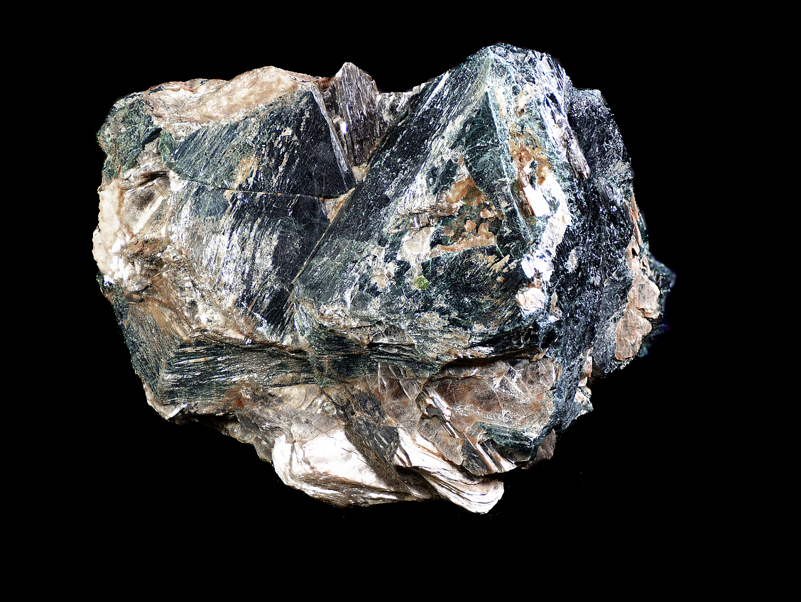 Large Gahnite crystal. TGMS Show Tucson 2008